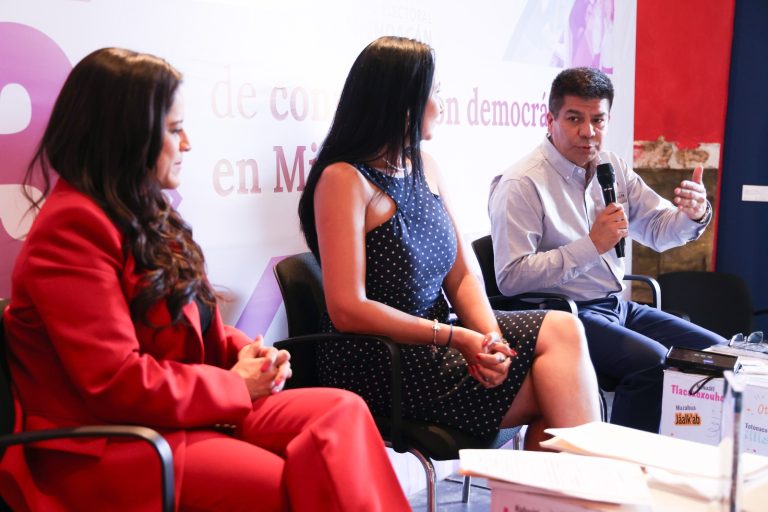 Presenta IEM libro “Charapan. Consulta para el cambio de forma de ...